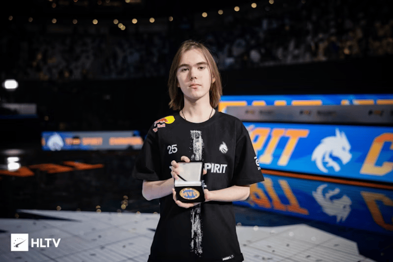 donk成为上海Major历史上最年轻且评分最高的MVP。